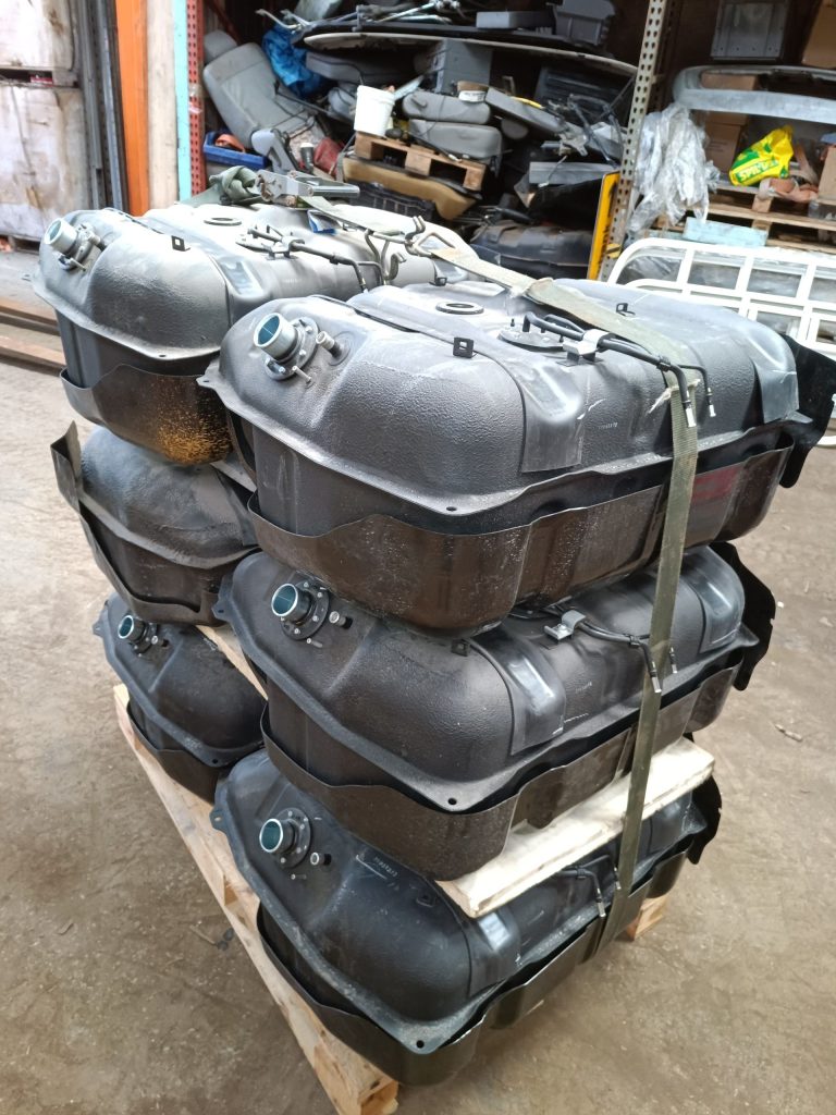 Toyota Land Cruiser 79 Series Fuel Tank Kit for sale at Cabmasters